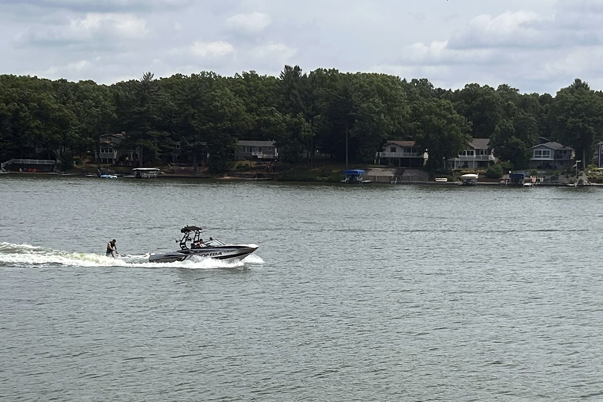 Wake boats make big waves, bigger clashes on Michigan lakes. Time for ...