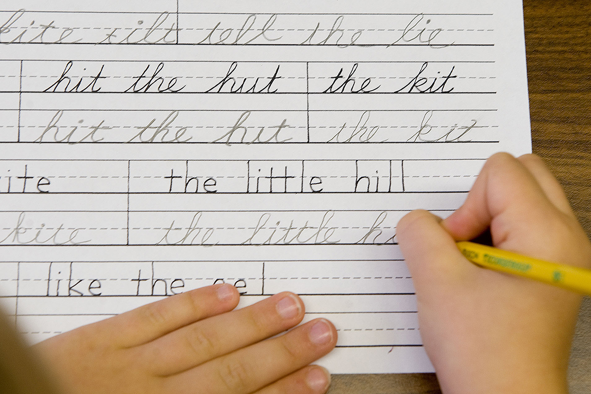 Michigan lawmaker wants a cursive comeback - Bridge Michigan