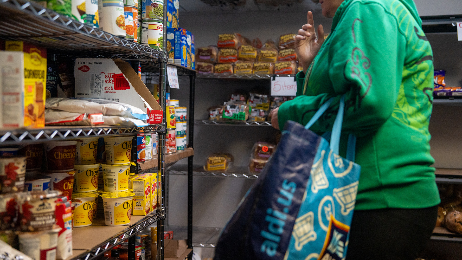 Michigan food banks brace for SNAP ‘crisis.’ How to get or give help ...